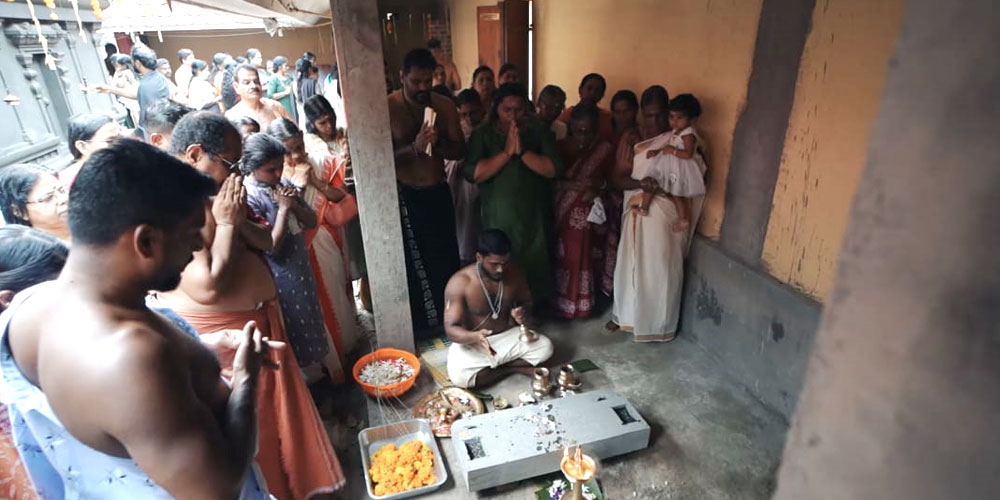 കായനാട് മഹിഷാസുരമര്‍ദ്ദിനി ക്ഷേത്രത്തില്‍ ഉപദേവതമാരുടെ ശ്രീകോവില് ...